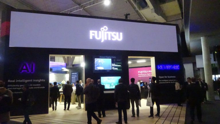 [MWC2025] 富士通、ネットワークとAIの融合をテーマにネットワーク技術やAIソリューションをアピール